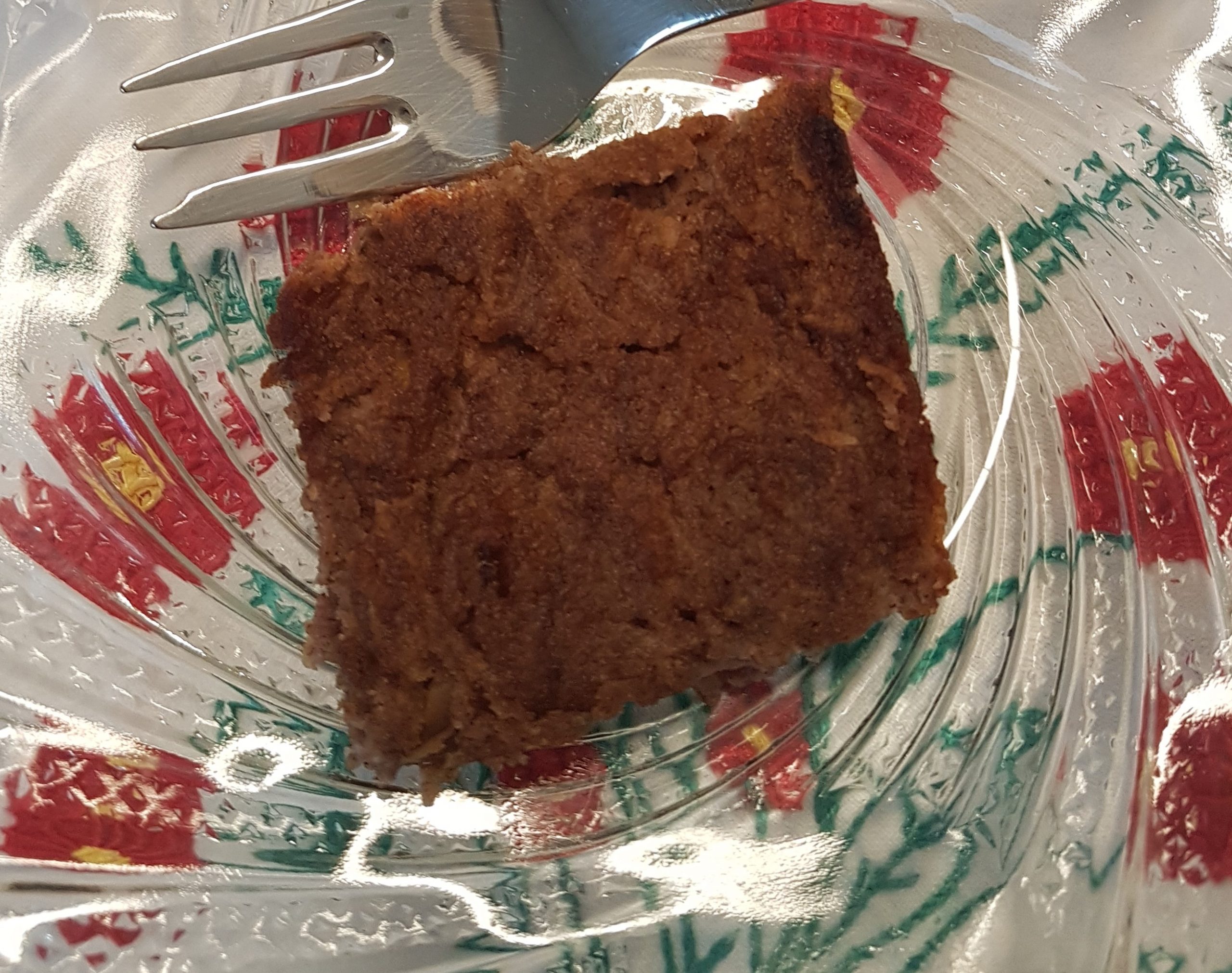 SOČNO VEGANSKO SADNO PECIVO IZ LEŠNIKOVE MOKE BREZ GLUTENA - Freedea